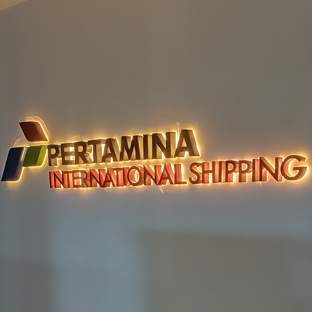 Fungsi Huruf Timbul dan Neonbox di Dalam Ruangan: Membawa Elemen Visual ...