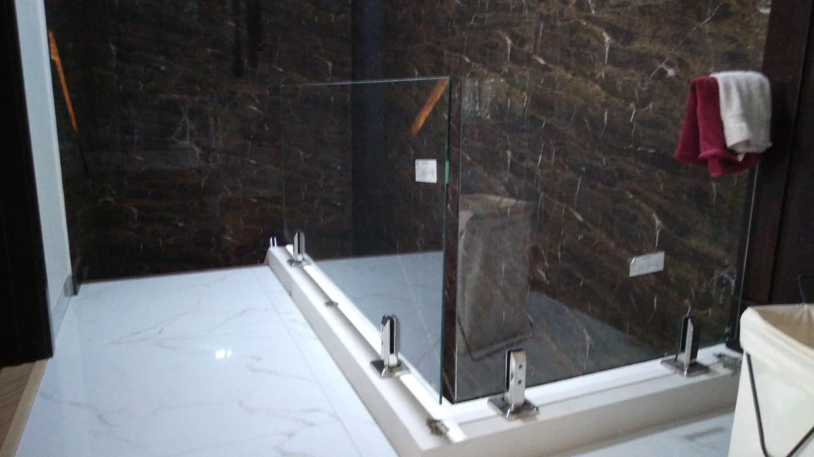 Railing Kaca Tempered: Pilihan Modern untuk Keamanan dan Estetika ...